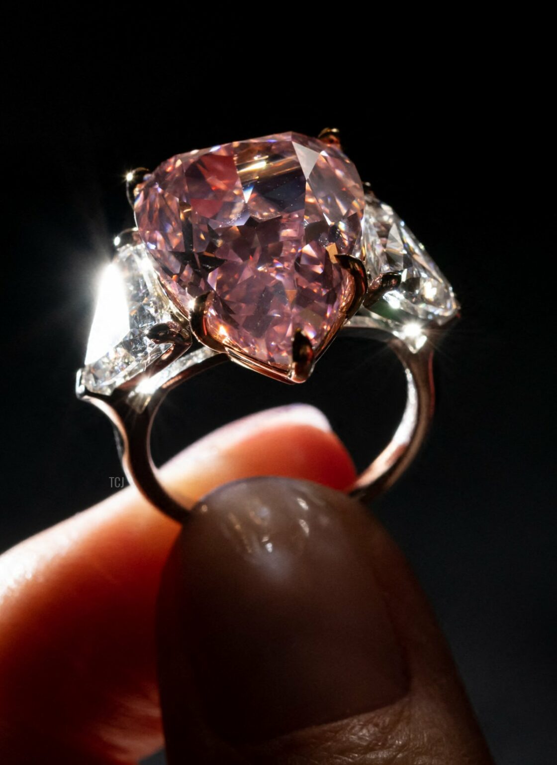 The Fortune Pink Mesmerizes Potential Diamond Buyers at Christie’s