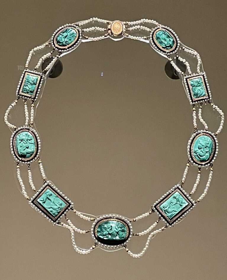 Royal Pearl Tiaras and Treasures on Display in the Middle East