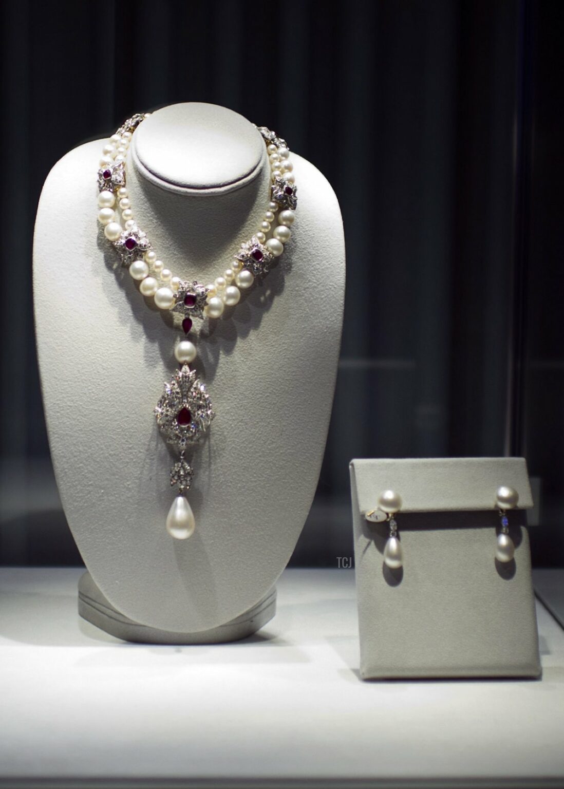 Royal Pearl Tiaras and Treasures on Display in the Middle East