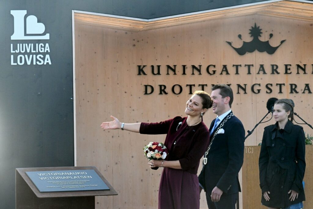 A Dreamy Finnish Brooch for Crown Princess Victoria in Helsinki