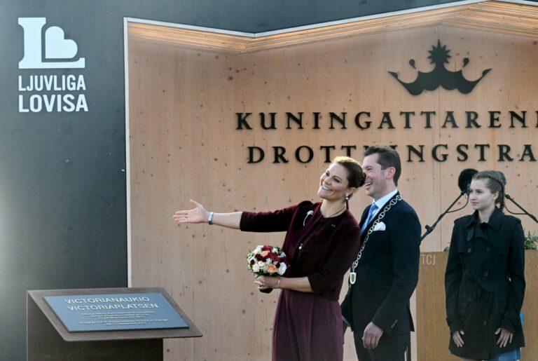 A Dreamy Finnish Brooch for Crown Princess Victoria in Helsinki