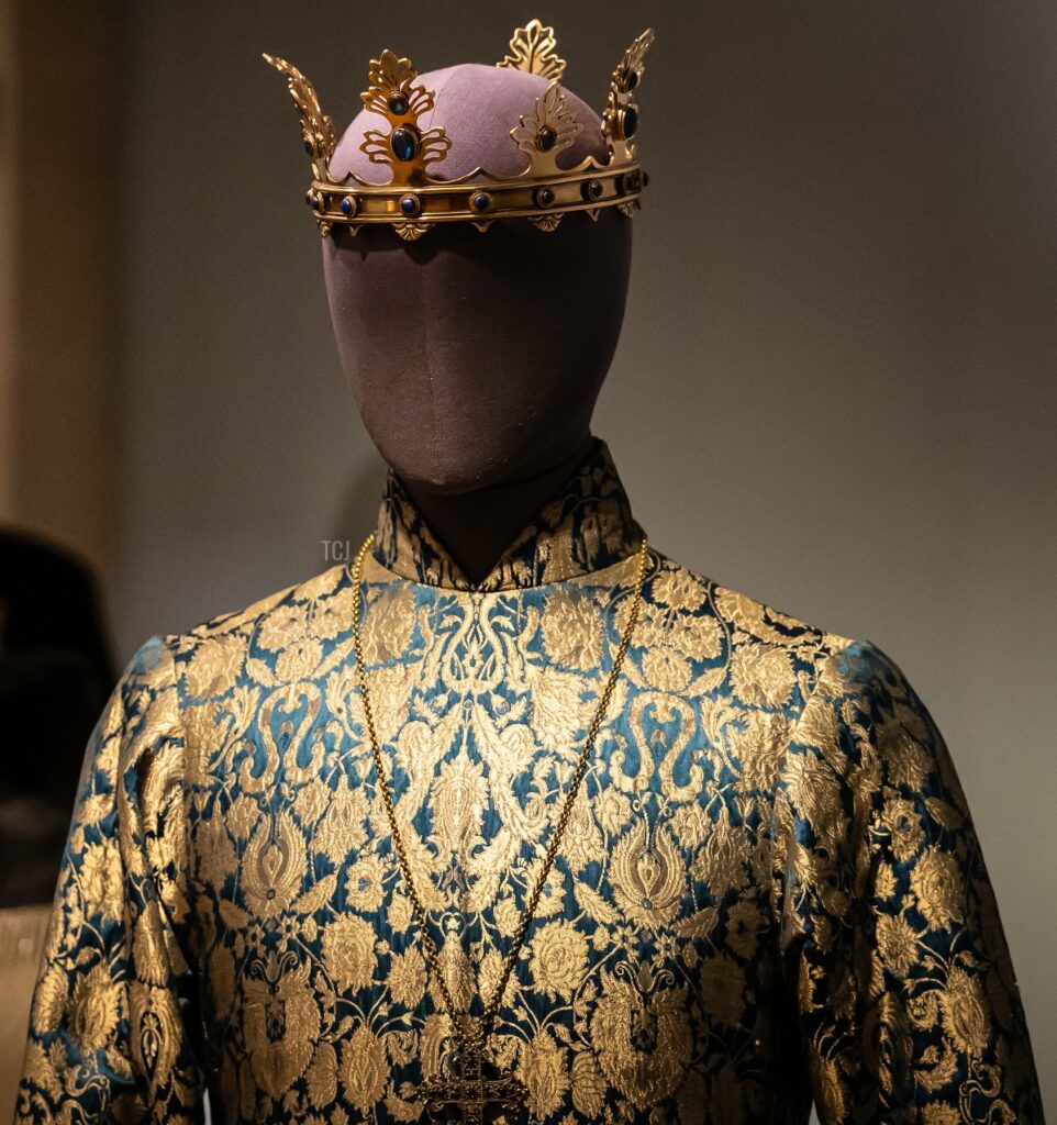 The Duchess of Gloucester Wears Emeralds and Pearls to Celebrate Gold ...