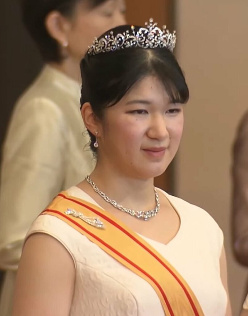 Sparkling Imperial New Year Tiaras Return to Tokyo!