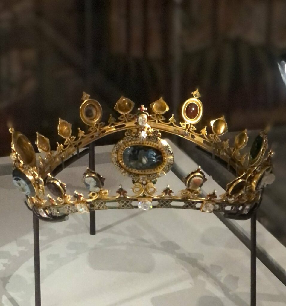 Coronation Cameos and Bejeweled Beetles: The Jewels of Colour ...