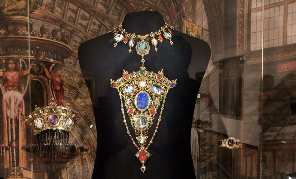 Coronation Cameos and Bejeweled Beetles: The Jewels of Colour ...