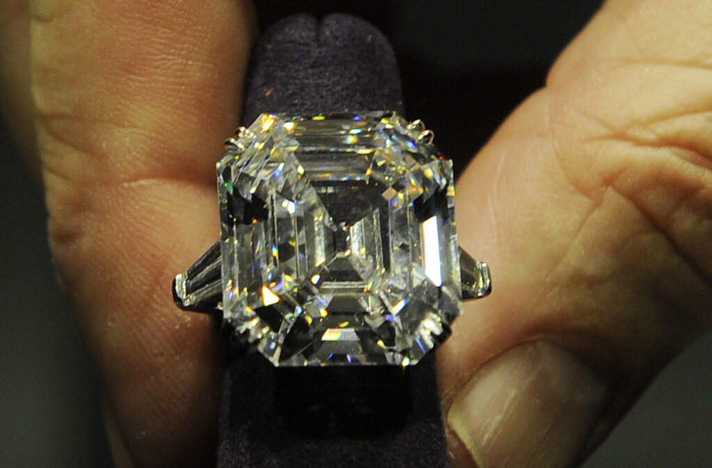Dame Elizabeth Taylor’s Incredible, Iconic Diamond Ring