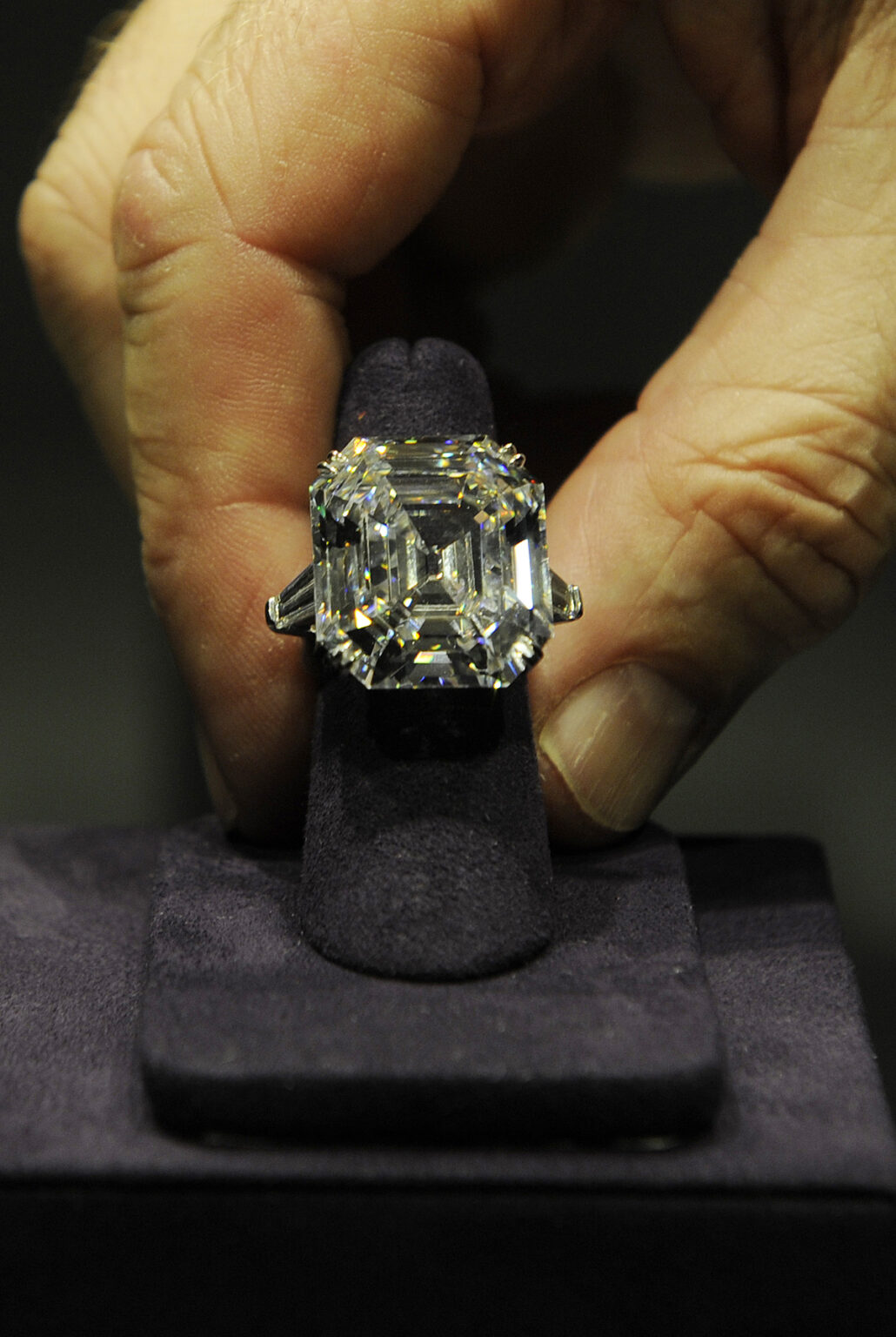 Dame Elizabeth Taylor’s Incredible, Iconic Diamond Ring