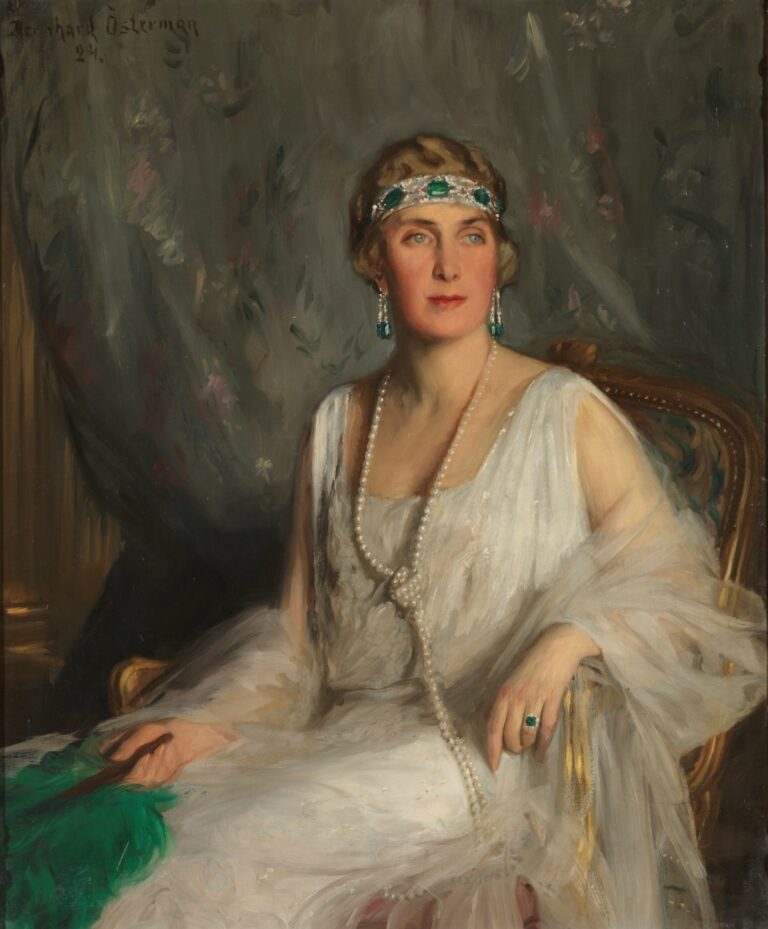 Queen Ena’s Impressive Emerald Pendant Hits the Auction Block