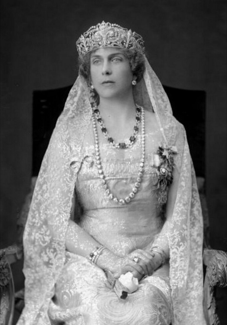 Queen Ena’s Impressive Emerald Pendant Hits the Auction Block