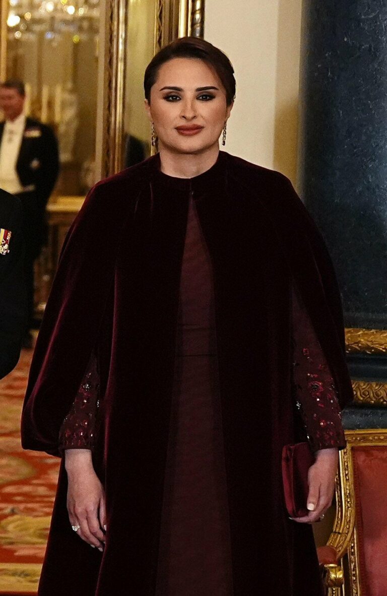 A Stunning Diamond Tiara Debut from Queen Camilla for the Qatari State ...