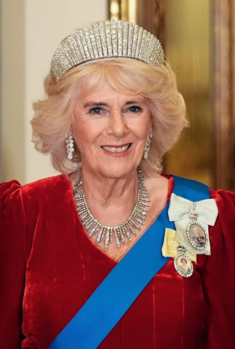 A Stunning Diamond Tiara Debut from Queen Camilla for the Qatari State ...