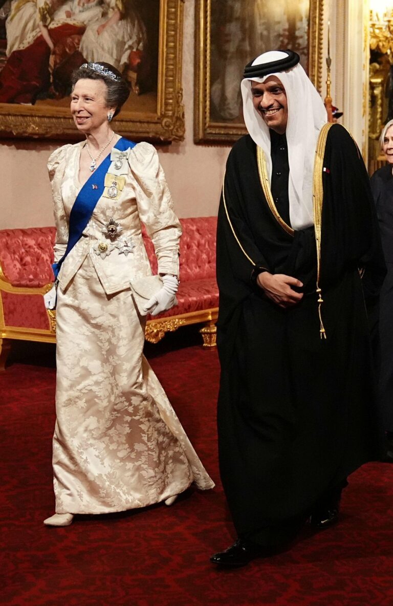 A Stunning Diamond Tiara Debut from Queen Camilla for the Qatari State ...