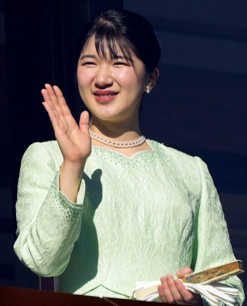 Impressive Imperial Tiaras Ring in the New Year in Japan