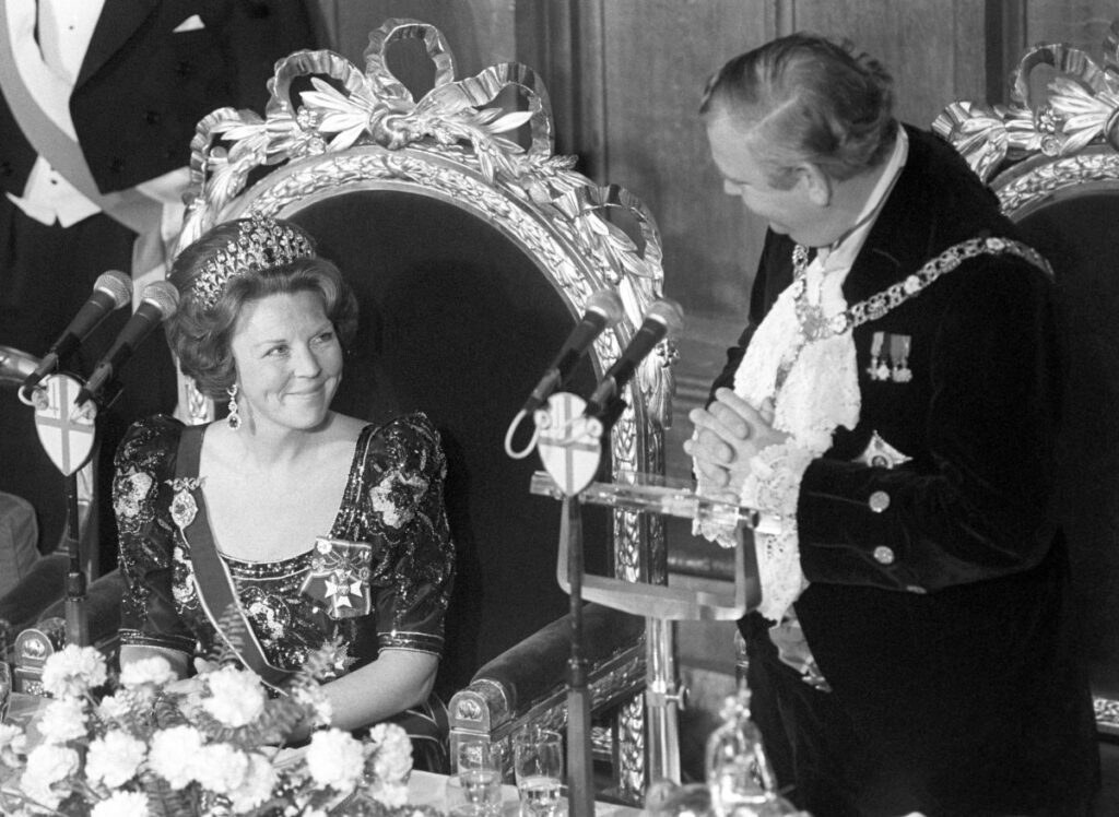 Sparkling Sapphires for Queen Beatrix at the Guildhall in London