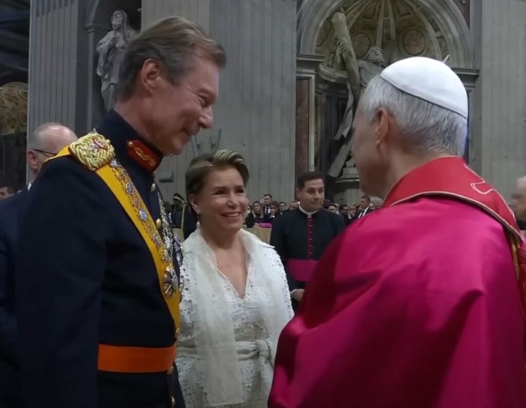 Royal Pearls and Diamonds Glitter for the Pope’s Inauguration Mass at ...