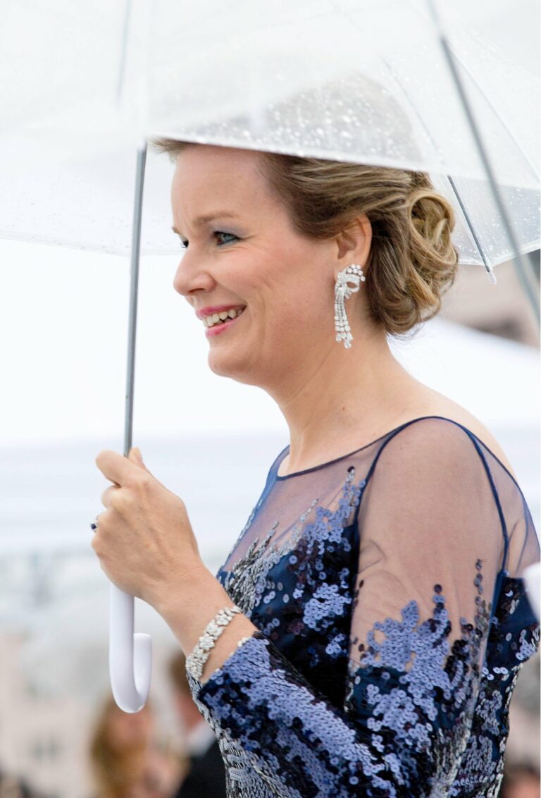 Queen Mathilde’s Shimmering Diamond Fringe Earrings in Santiago